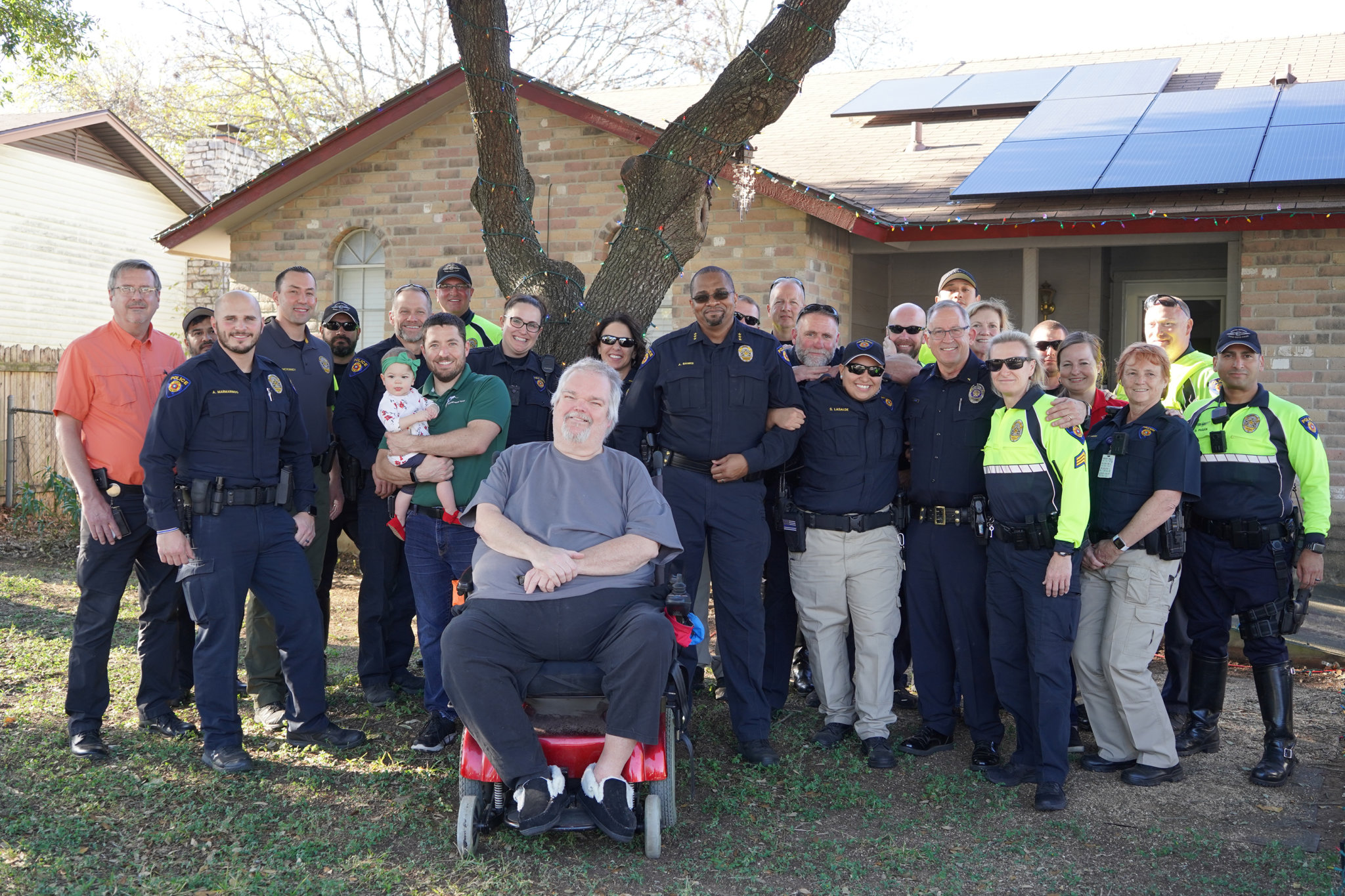 Round Rock Police, Neighborhood Services help 'Light up the Holidays ...
